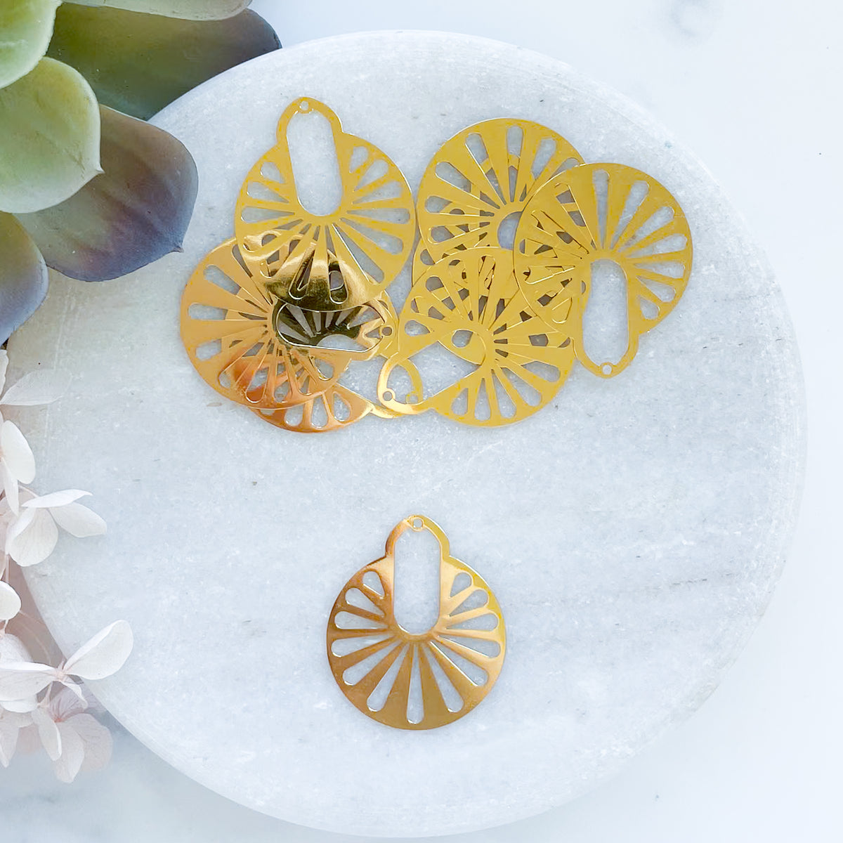 "Clara" Charm (10 pcs) – Kit & Co.